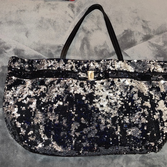 Salvatore Ferragamo | Bags | Salvatore Ferragamo Sequence Tote Medium ...